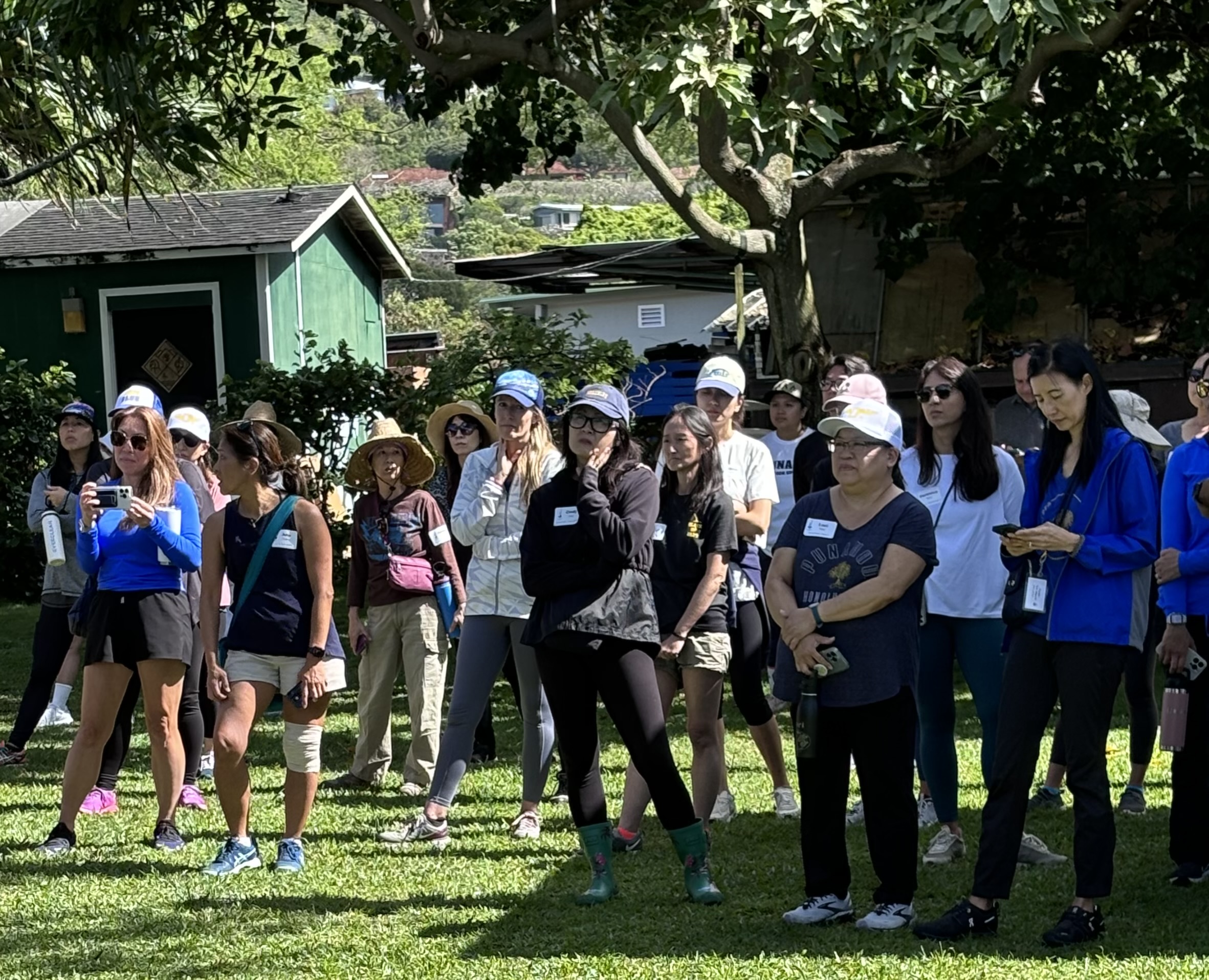Parents Explore Outdoor Education During Pu‘u o Mānoa Visit - Punahou School