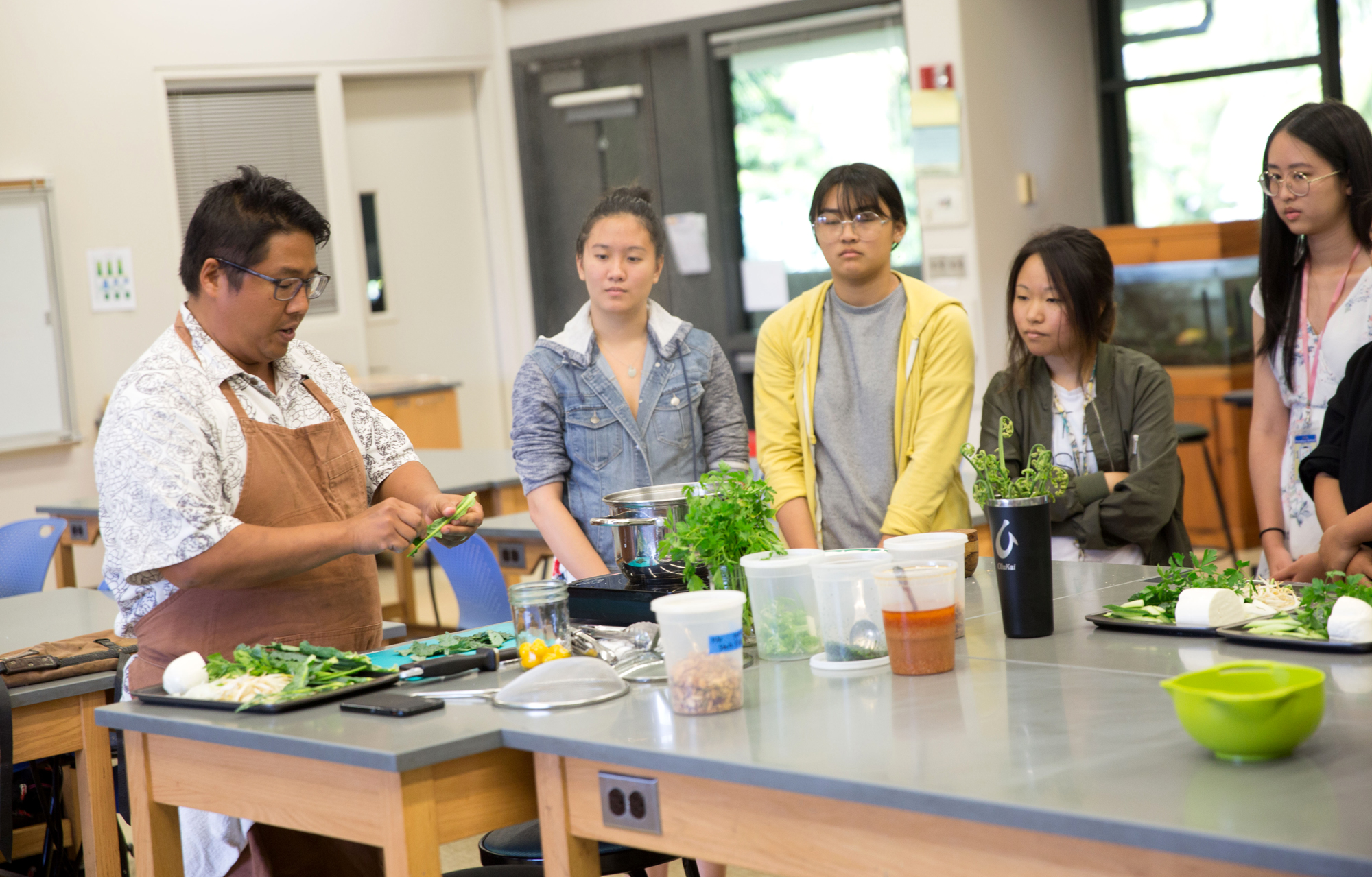 Chef Mark Noguchi ’93 Makes Culinary Connections - Punahou School