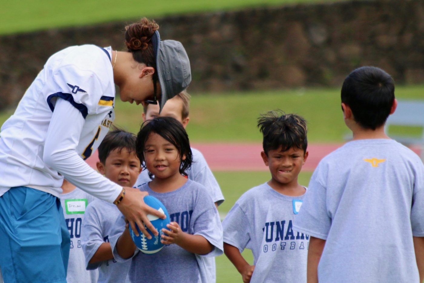 Varsity Football Team Holds Clinic for O‘ahu Youth - Punahou School