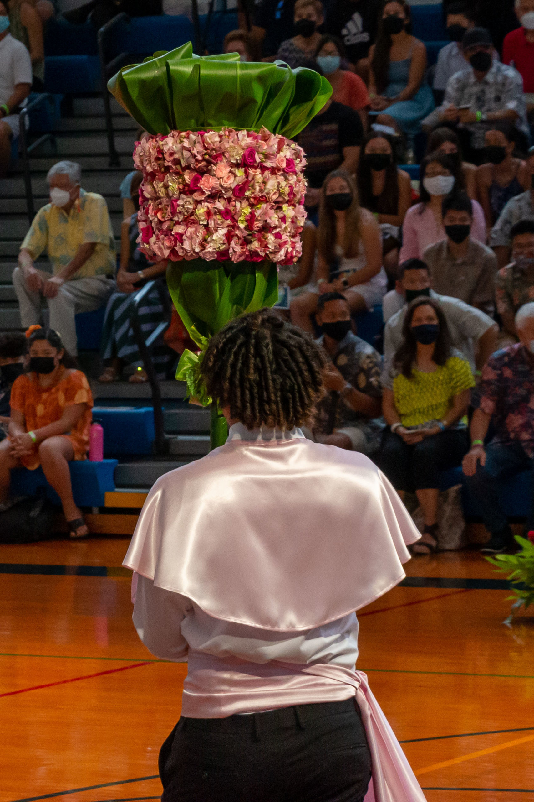 Lei Traditions at Holokū and May Day - Punahou School