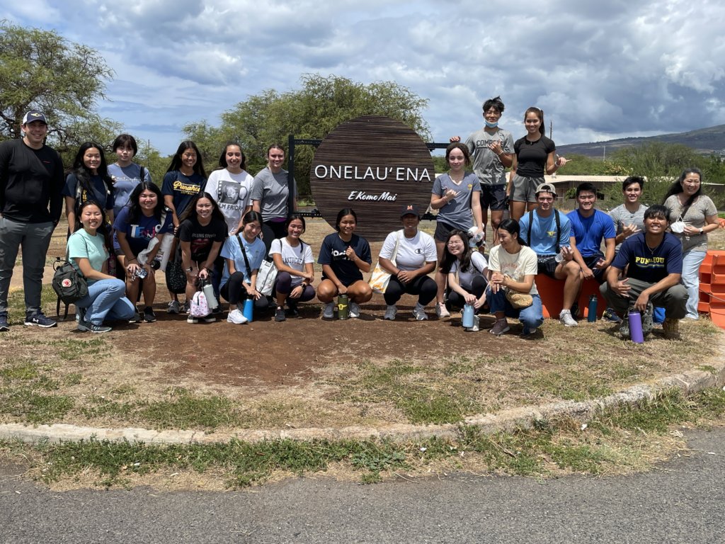 Seniors Lend Homeless a Helping Hand - Punahou School