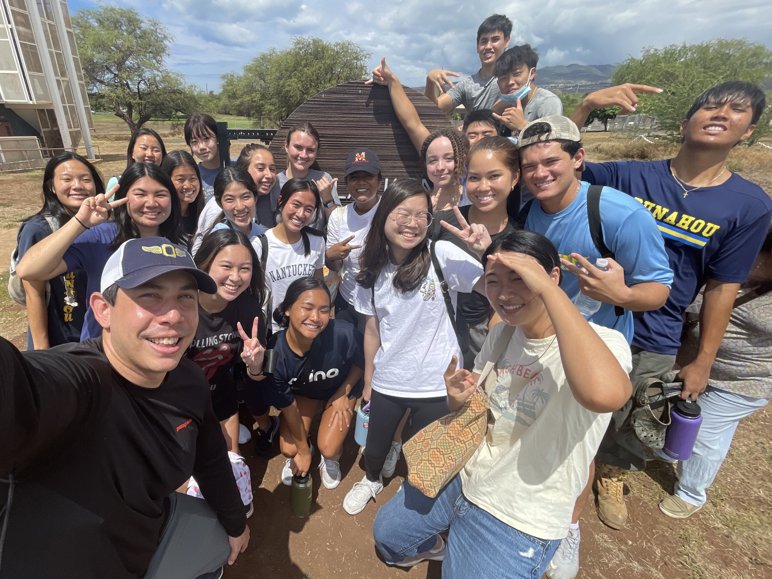 Seniors Lend Homeless a Helping Hand - Punahou School