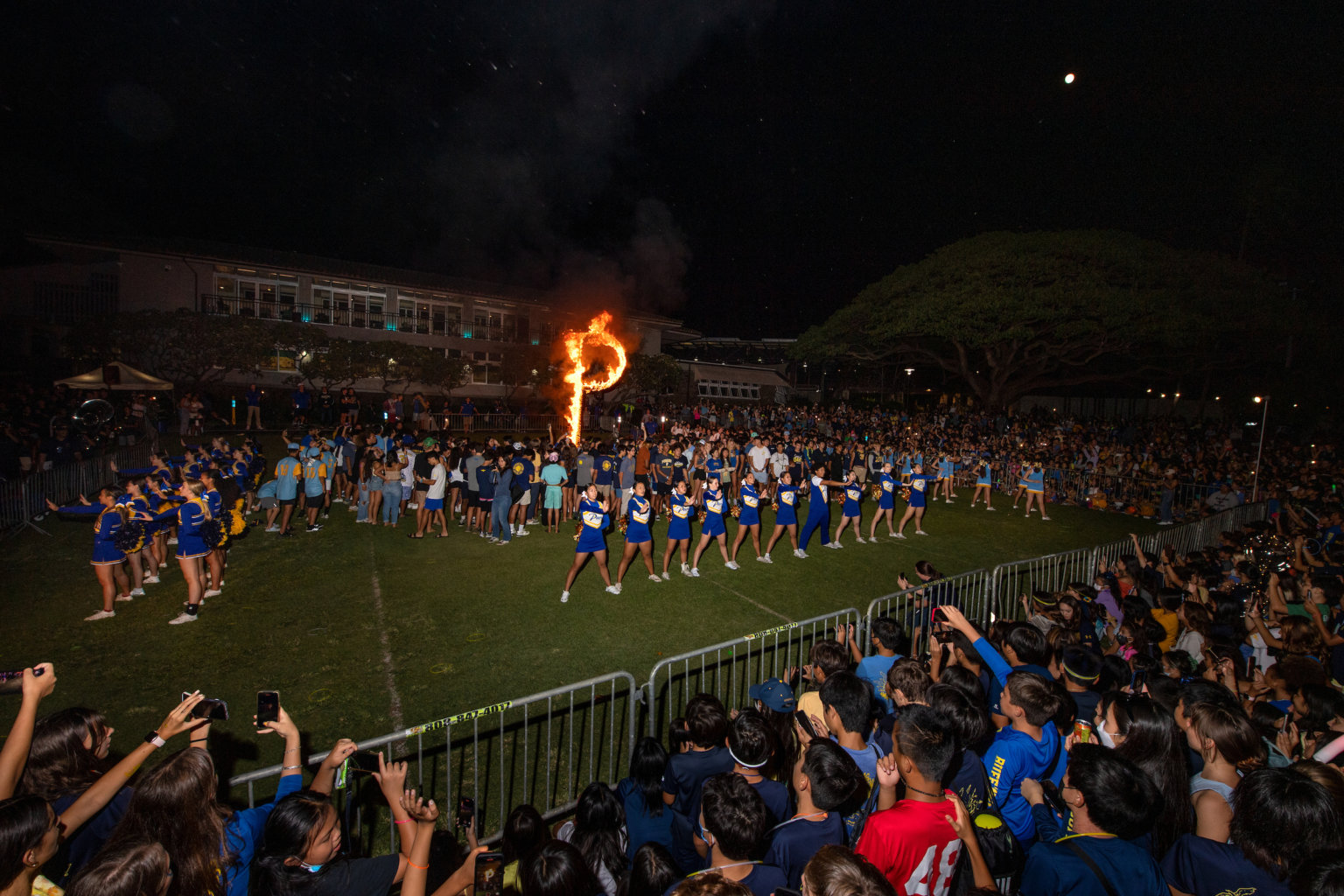 Flaming ‘P’ Welcomes Families Back - Punahou School