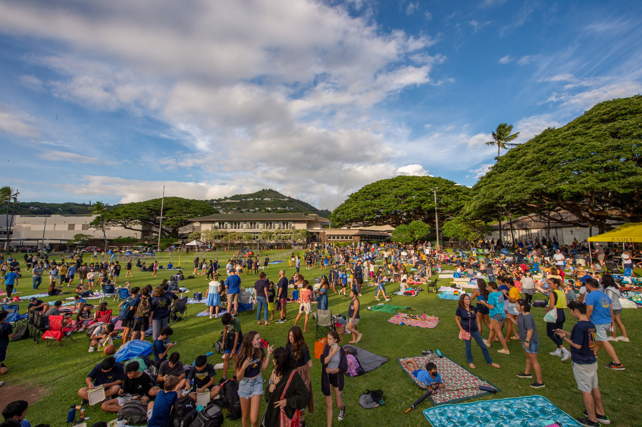Flaming ‘P’ Welcomes Families Back - Punahou School