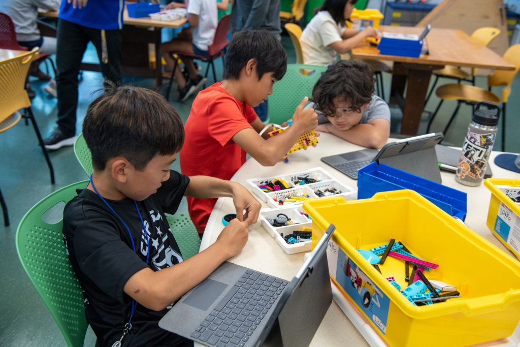 Robotics at Play in Middle School - Punahou School