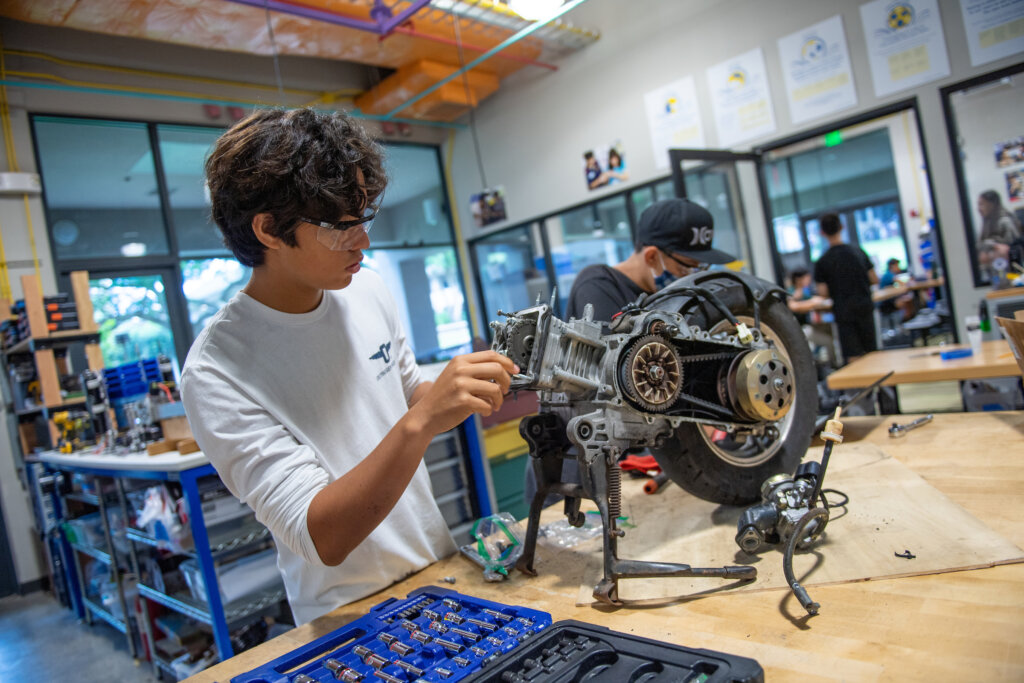 Richardson Learning Lab Abuzz with Activity - Punahou School