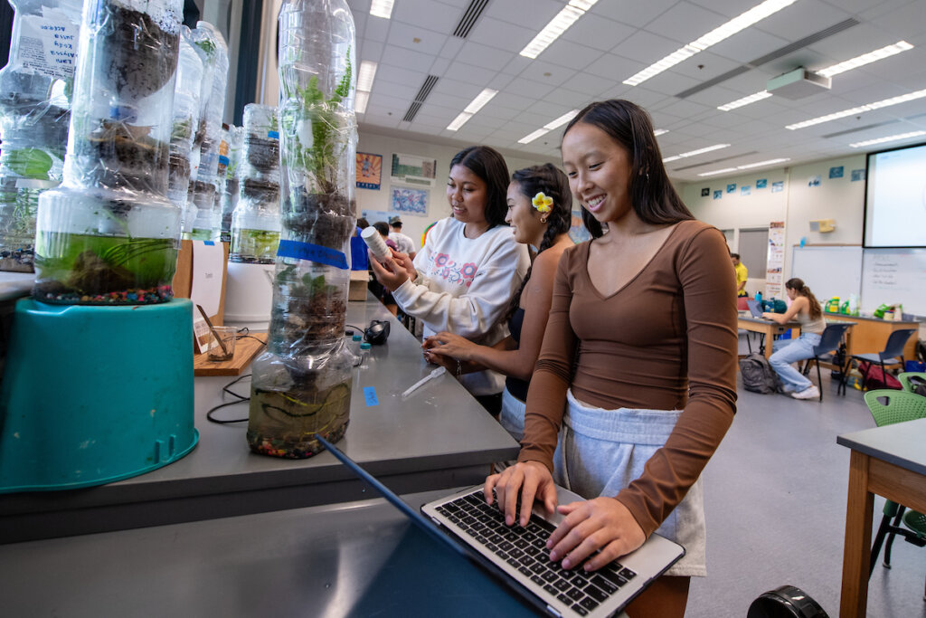 Academy Students Dive into STEM - Punahou School